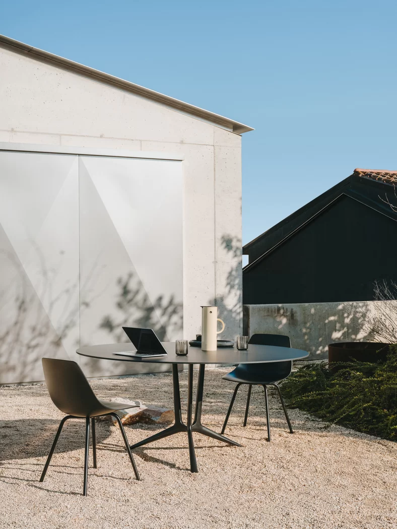 TRAIL | Meeting: Table with legs and joints in die-cast aluminium, tops ...